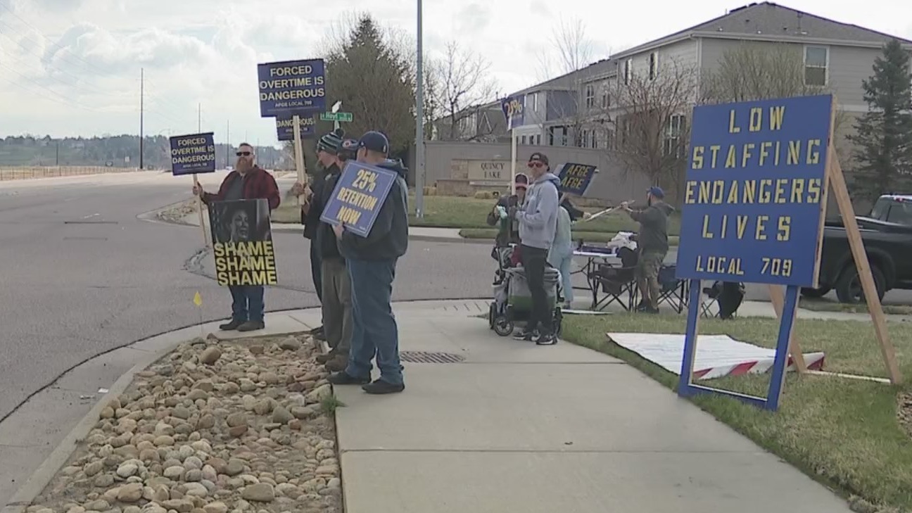 FCI Englewood prison workers picket for better wages – FOX31 Denver