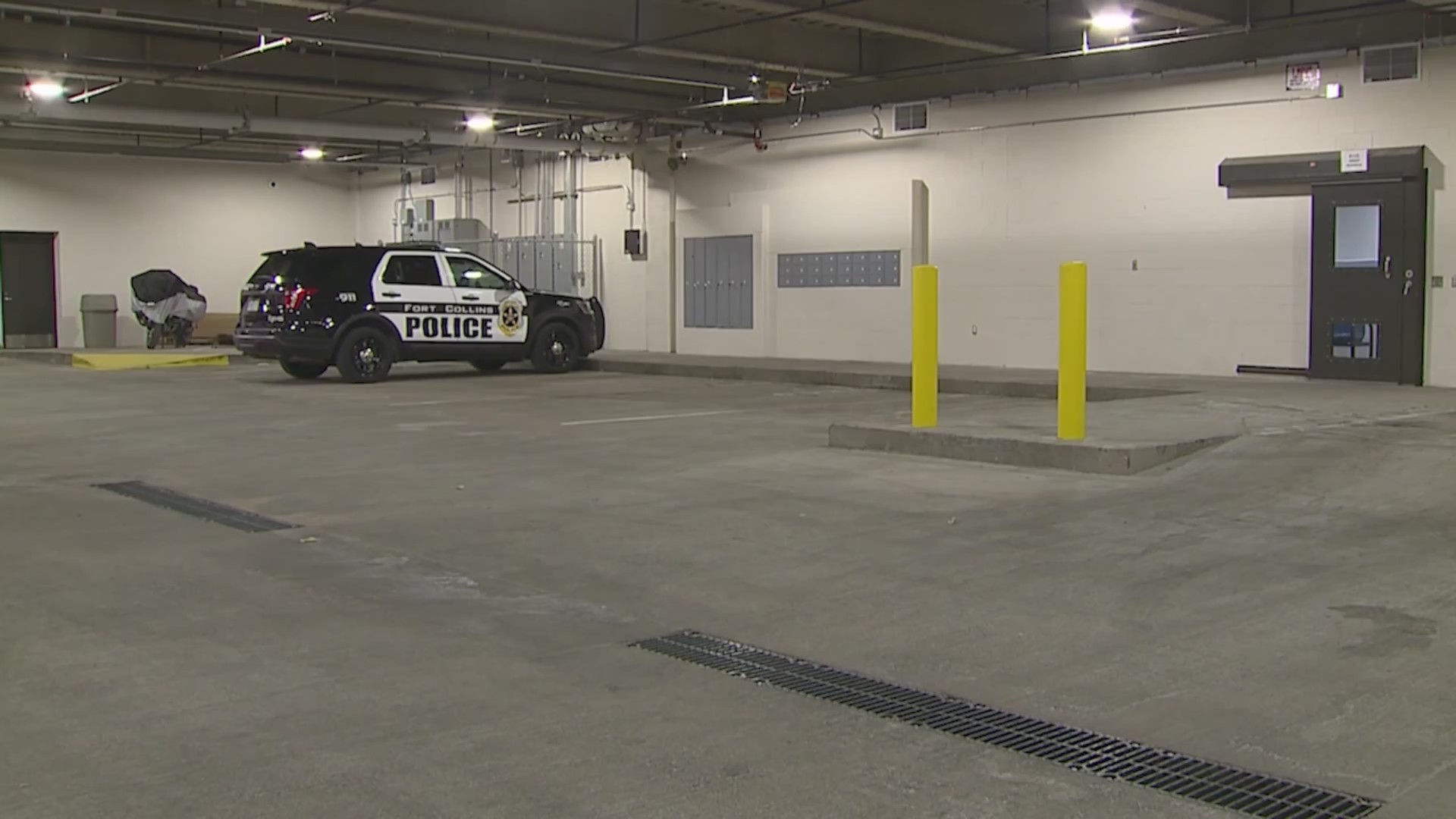 Sheriff: Woman slips handcuffs, grabs gun – FOX31 Denver