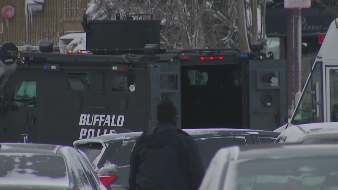 SWAT team responds to Pine Harbor Apartments – News 4 Buffalo