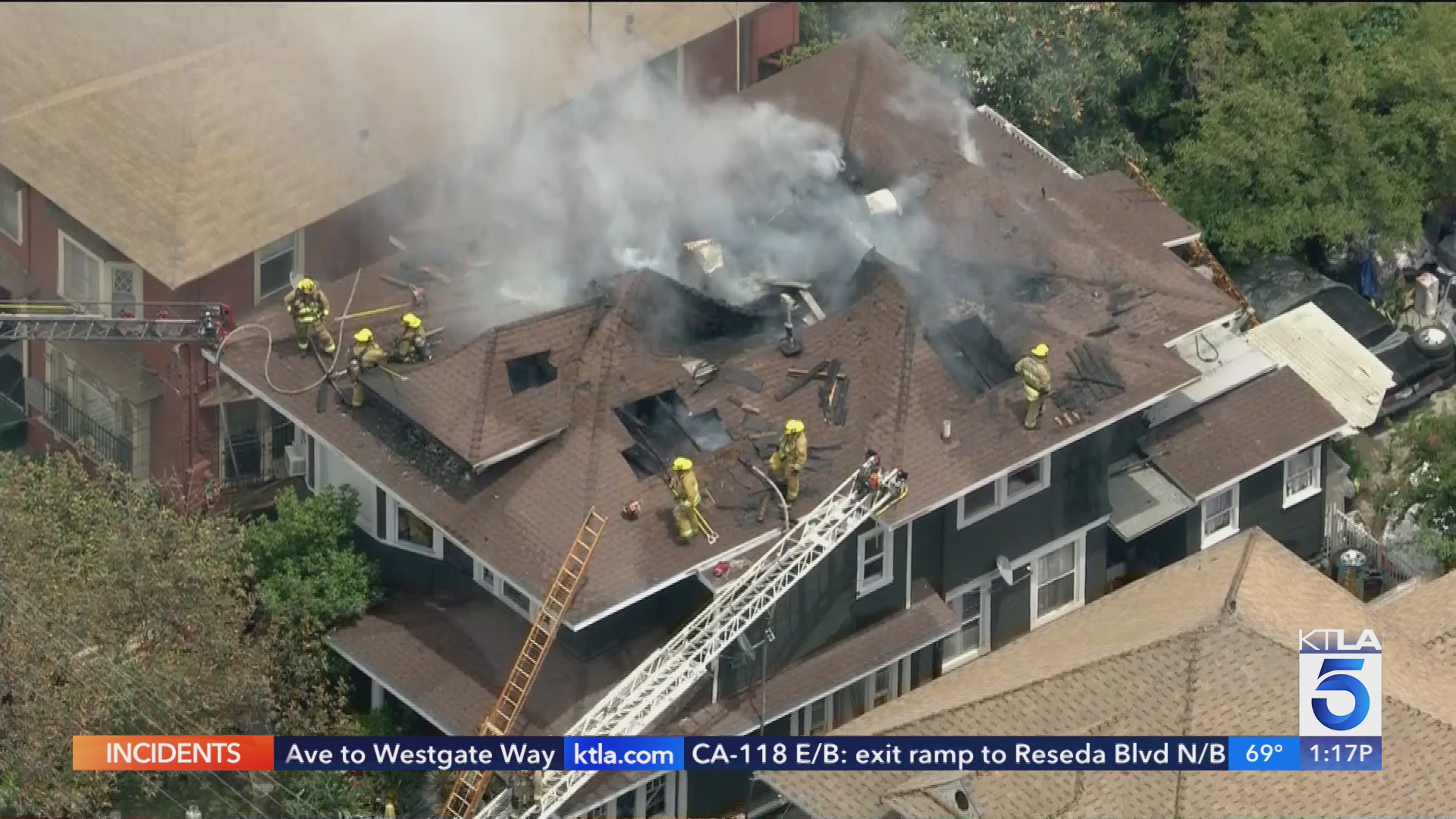 Fire crews battle house fire in Pico-Union – KTLA
