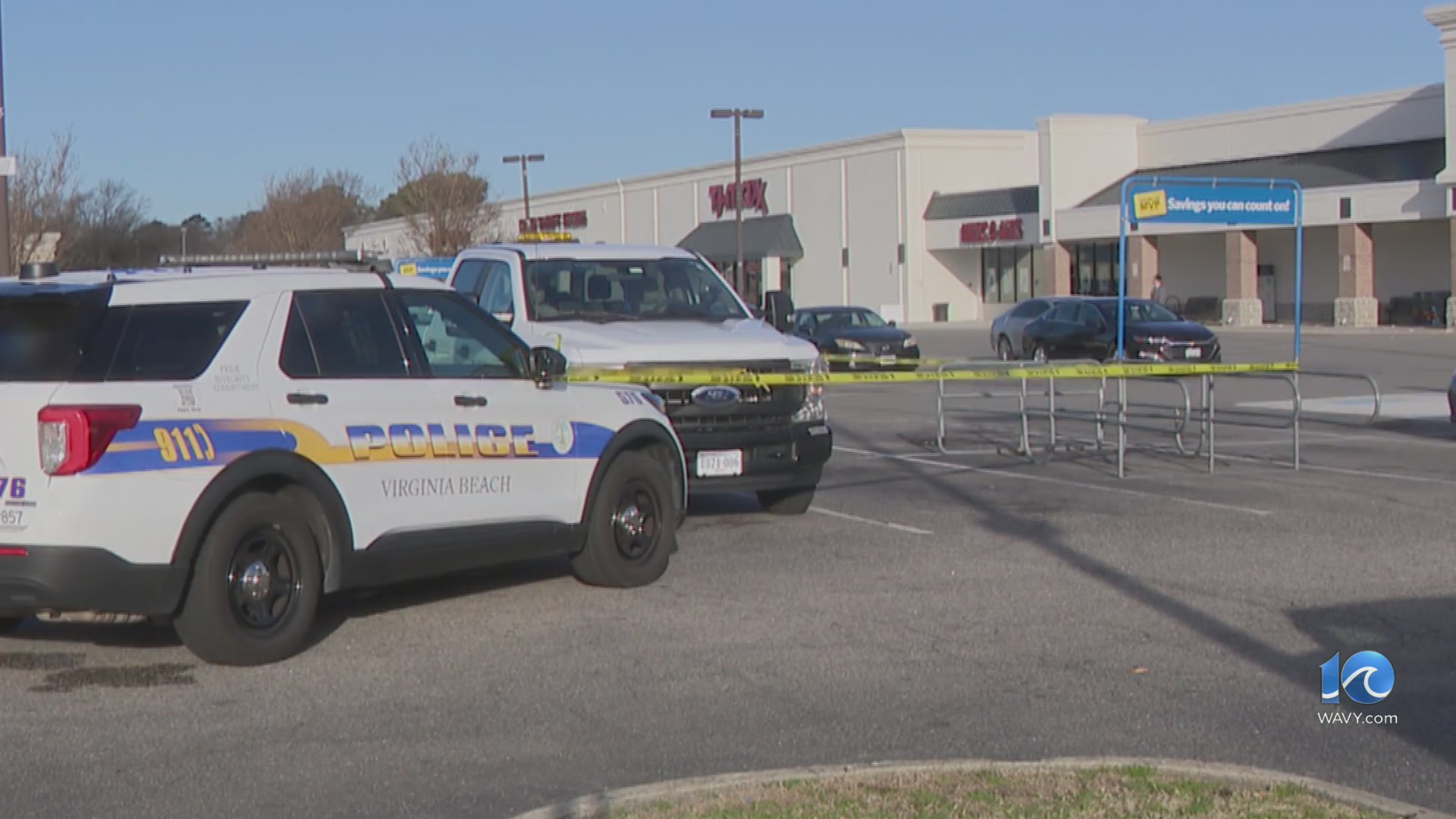 Police: 1 hurt in shopping center attack – WAVY.com