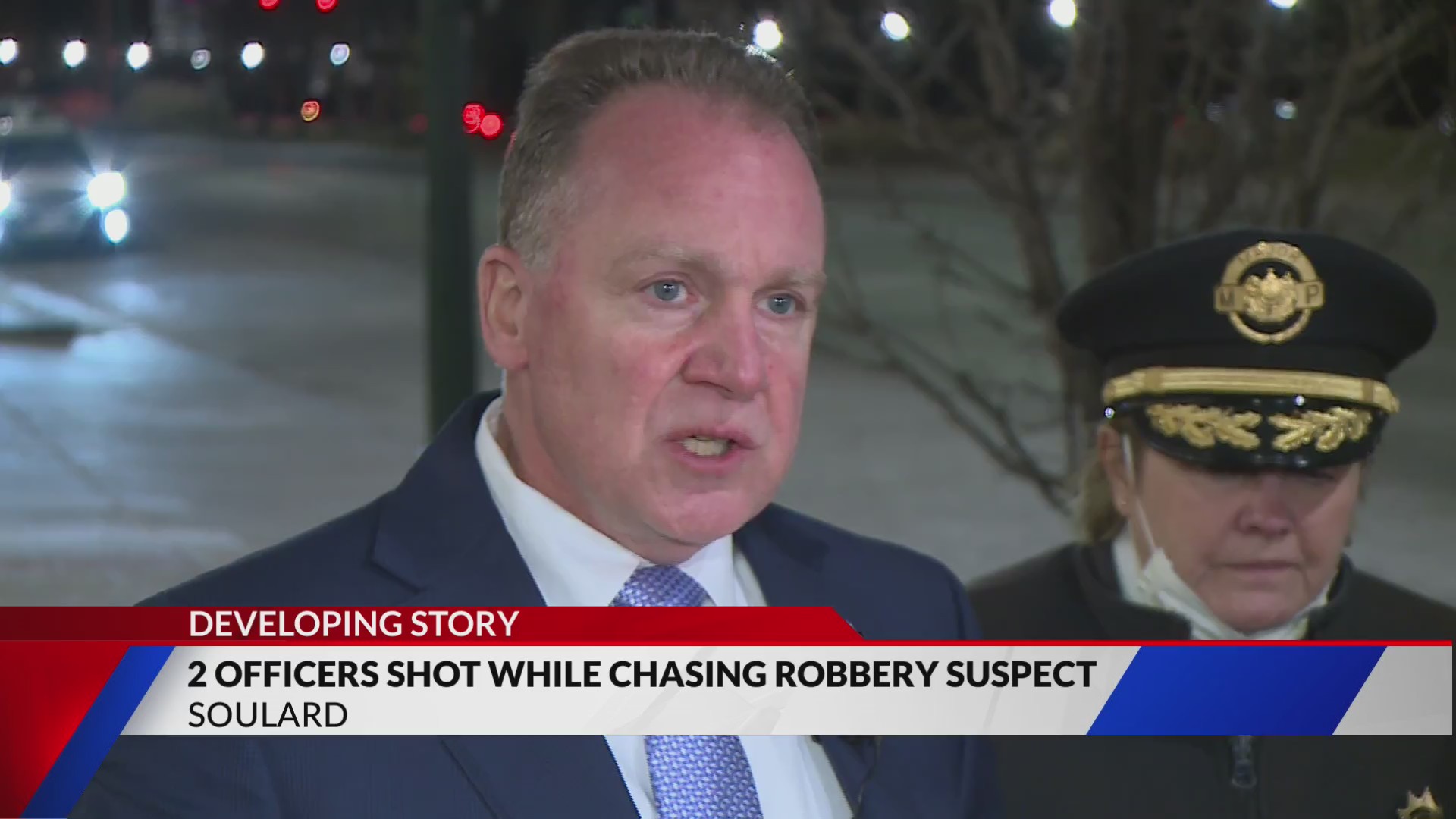 2 officers shot while chasing a robbery suspect – FOX 2