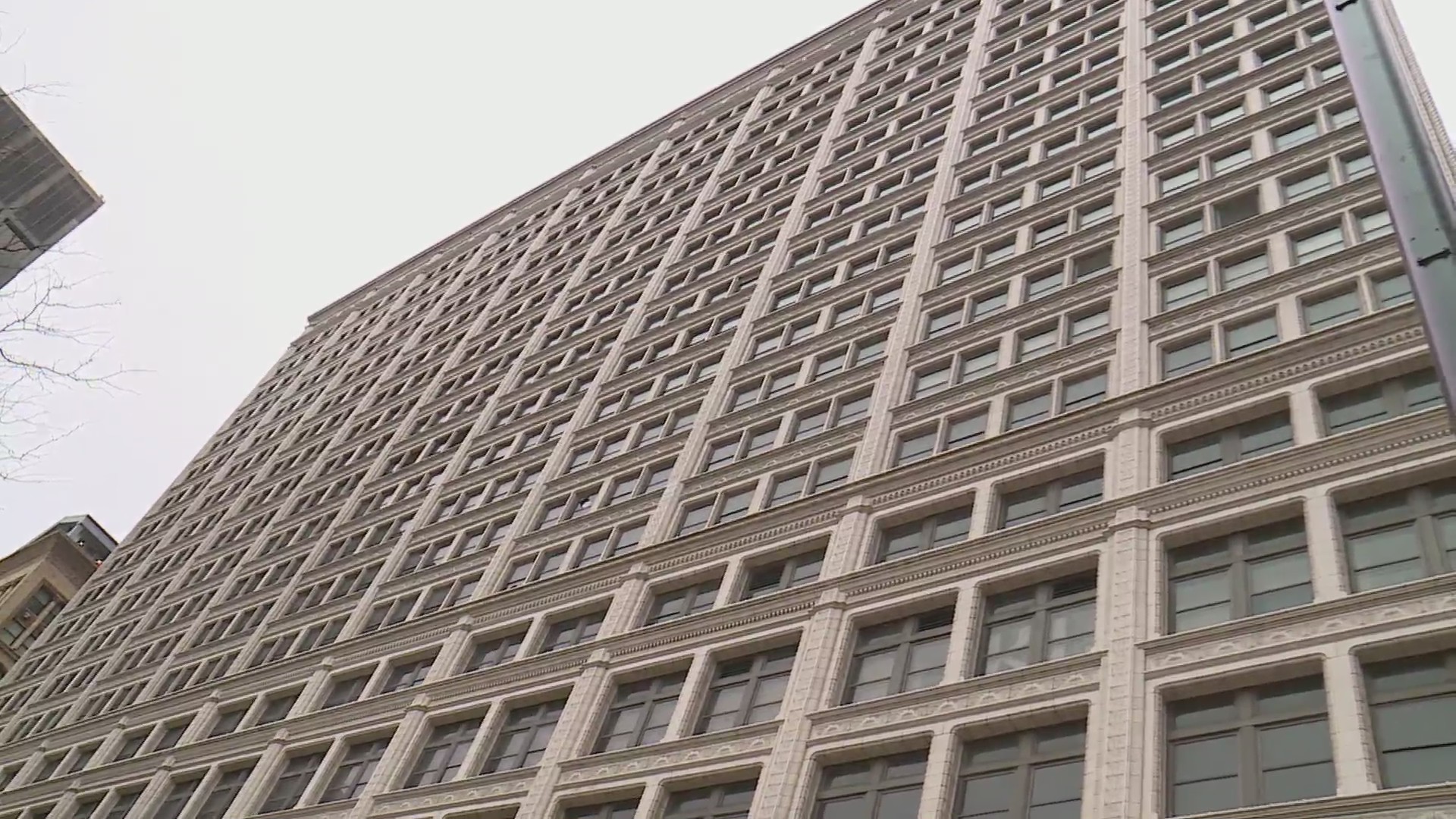 Growing calls to save the old Famous-Barr building – FOX 2