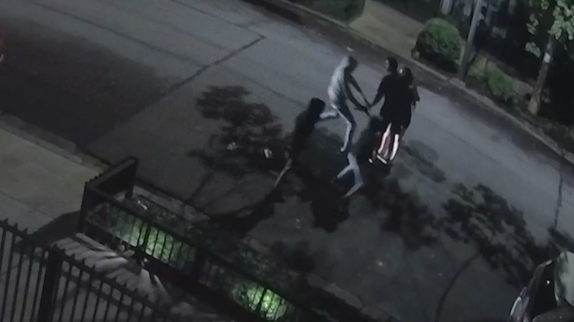 Video captures armed robbery of couple during evening walk in Bucktown ...