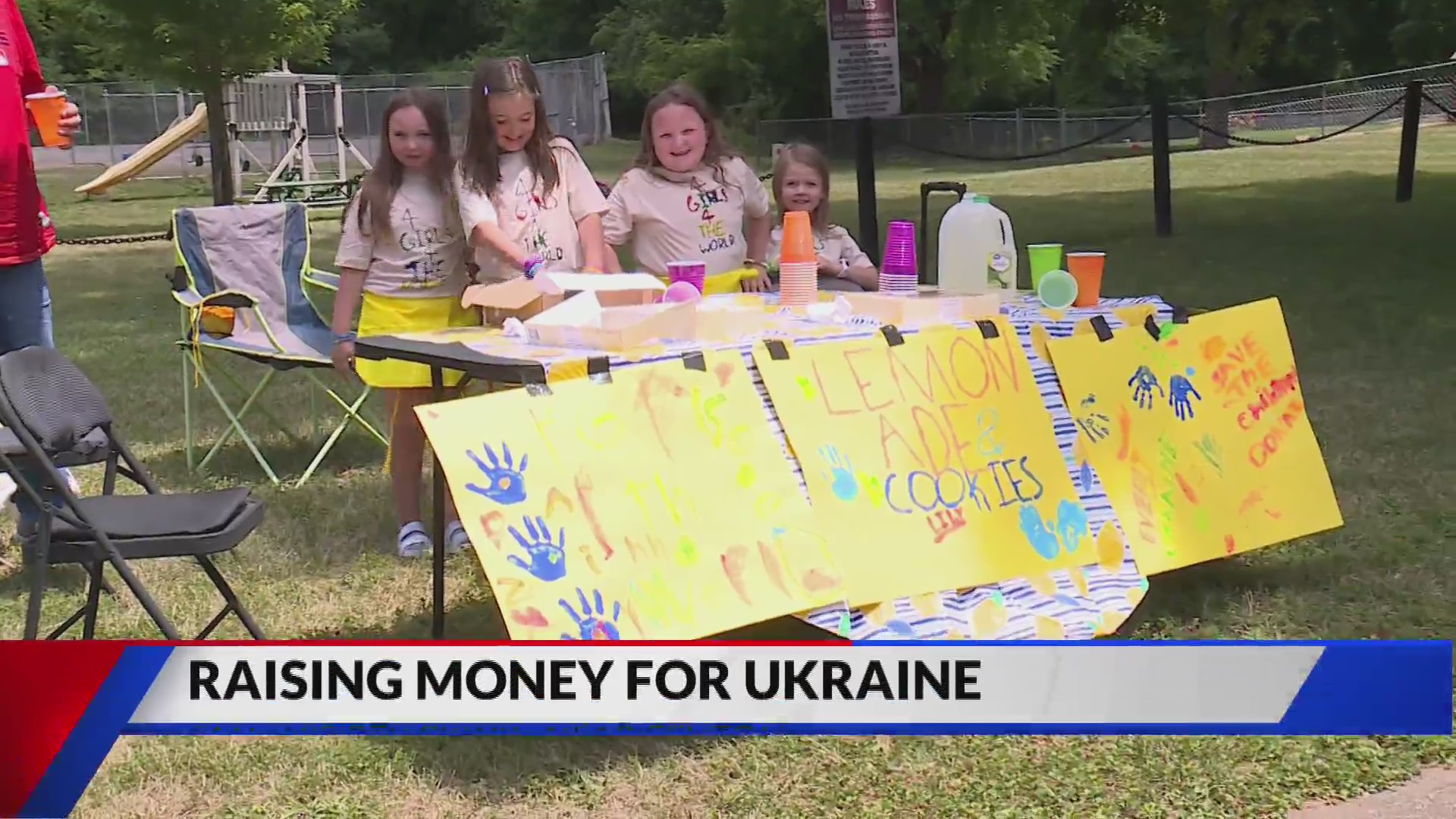 Fenton girls host lemonade stand to raise money for kids in Ukraine – FOX 2