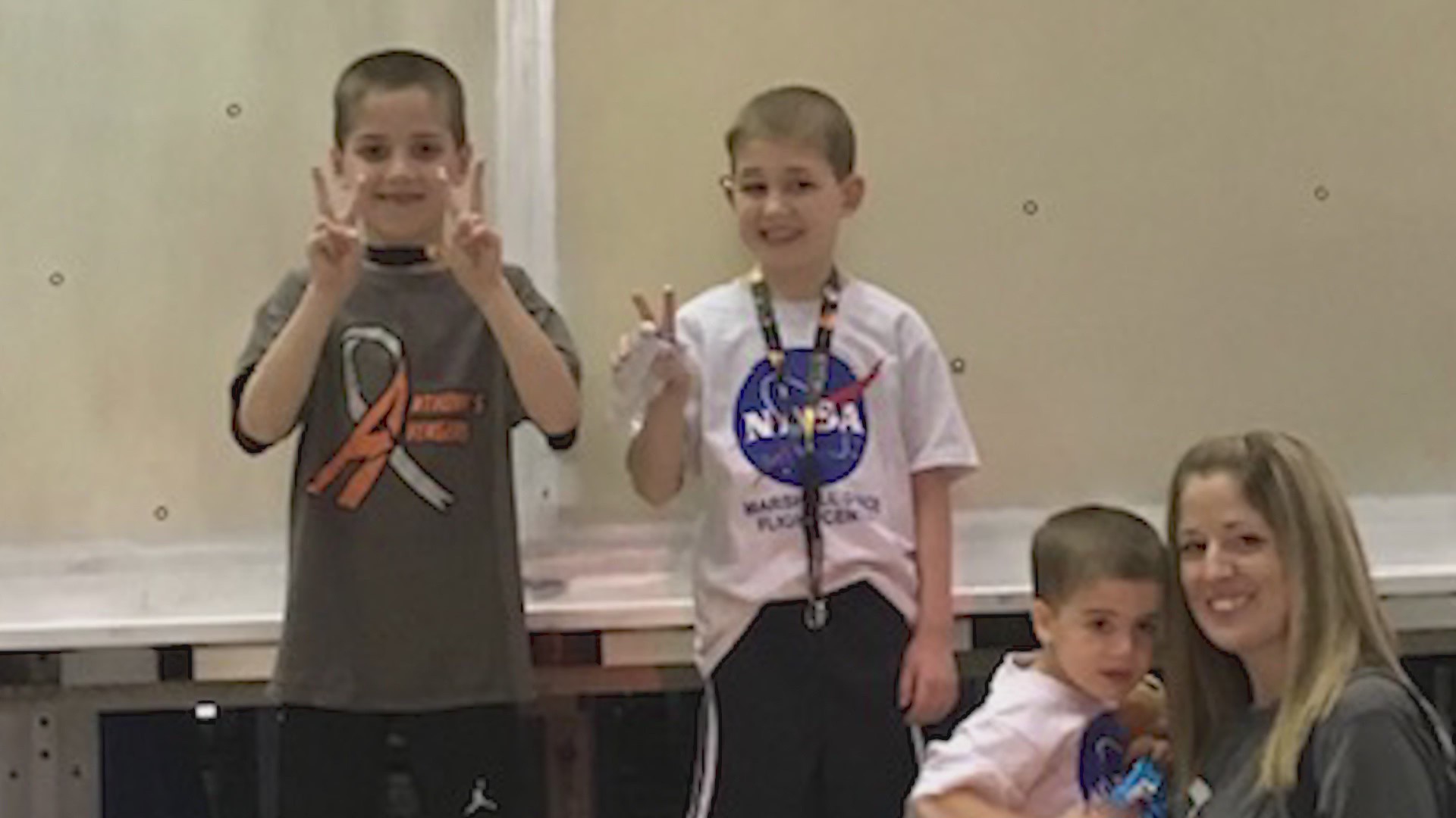 ‘An amazing moment’: Mt. Greenwood family celebrates Artemis 1 launch ...