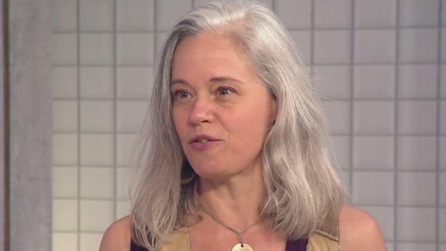 ‘Alone’ series winner Woniya Thibeault shares new memoir – PIX11