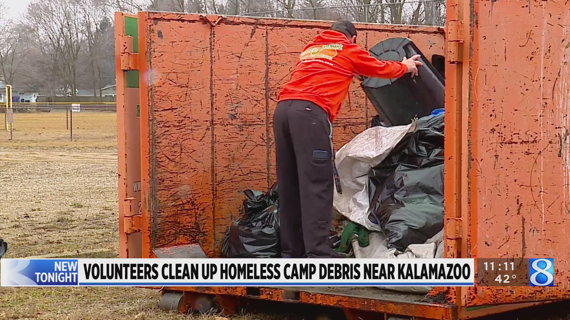 Volunteers clean up homeless camp debris near Kalamazoo – WOODTV.com