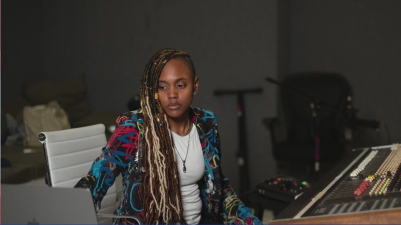 Ebonie Smith is paving the way for women in music production – PIX11