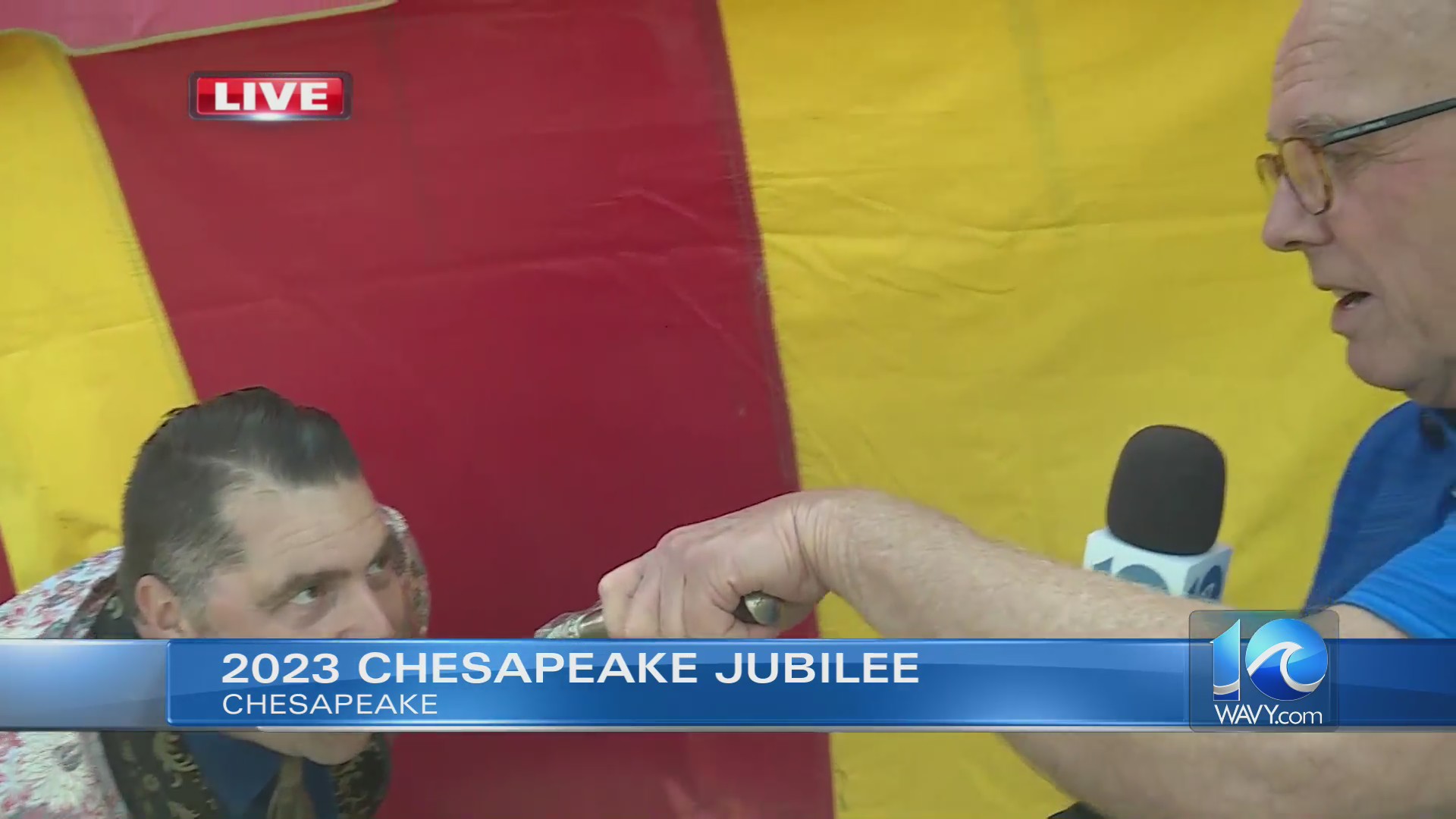 Don Slater pulls sword out of sword swallower’s mouth at Chesapeake ...