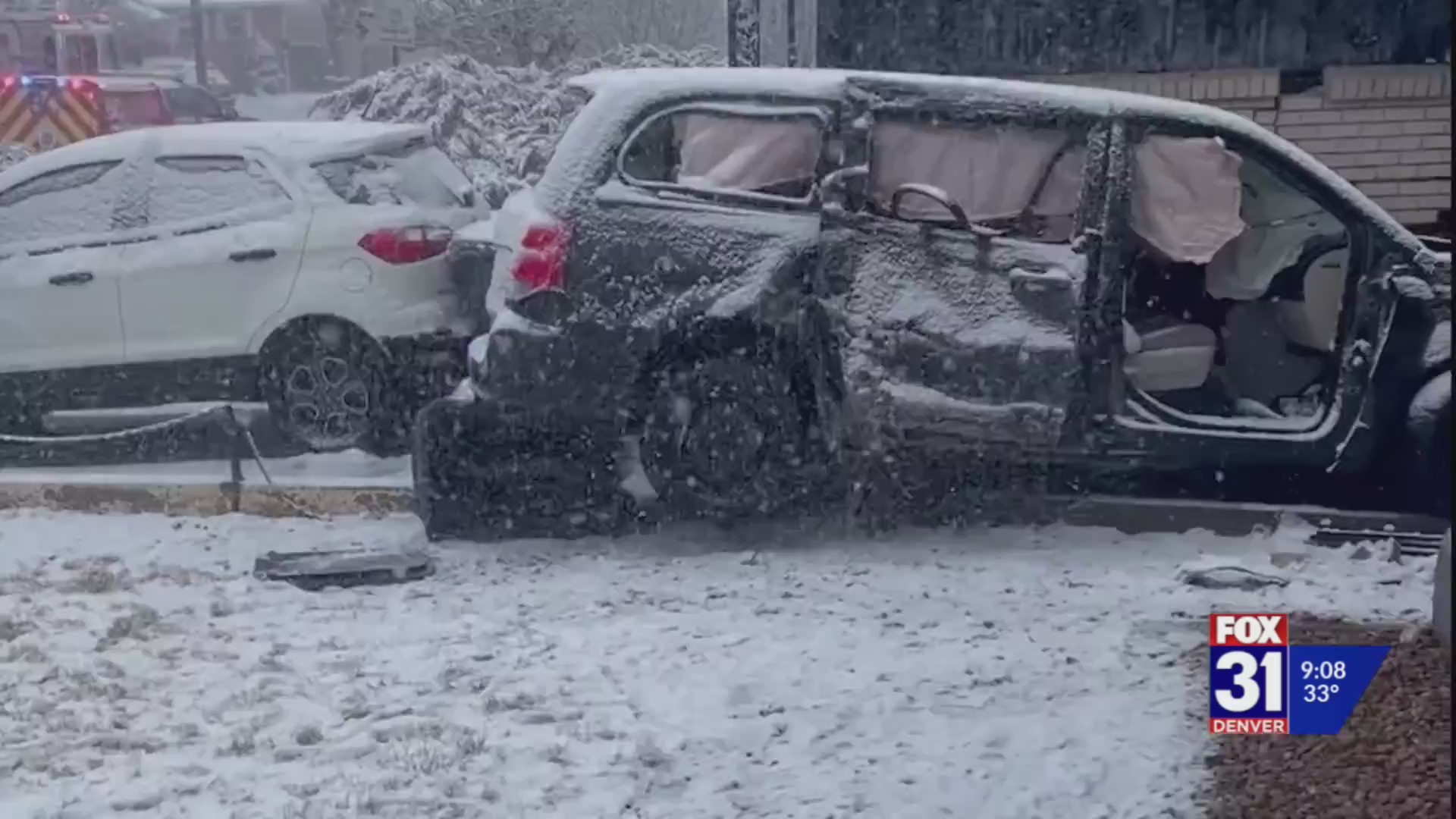 Caught on camera: Minivan crashes into Aurora home – NEWS10 ABC