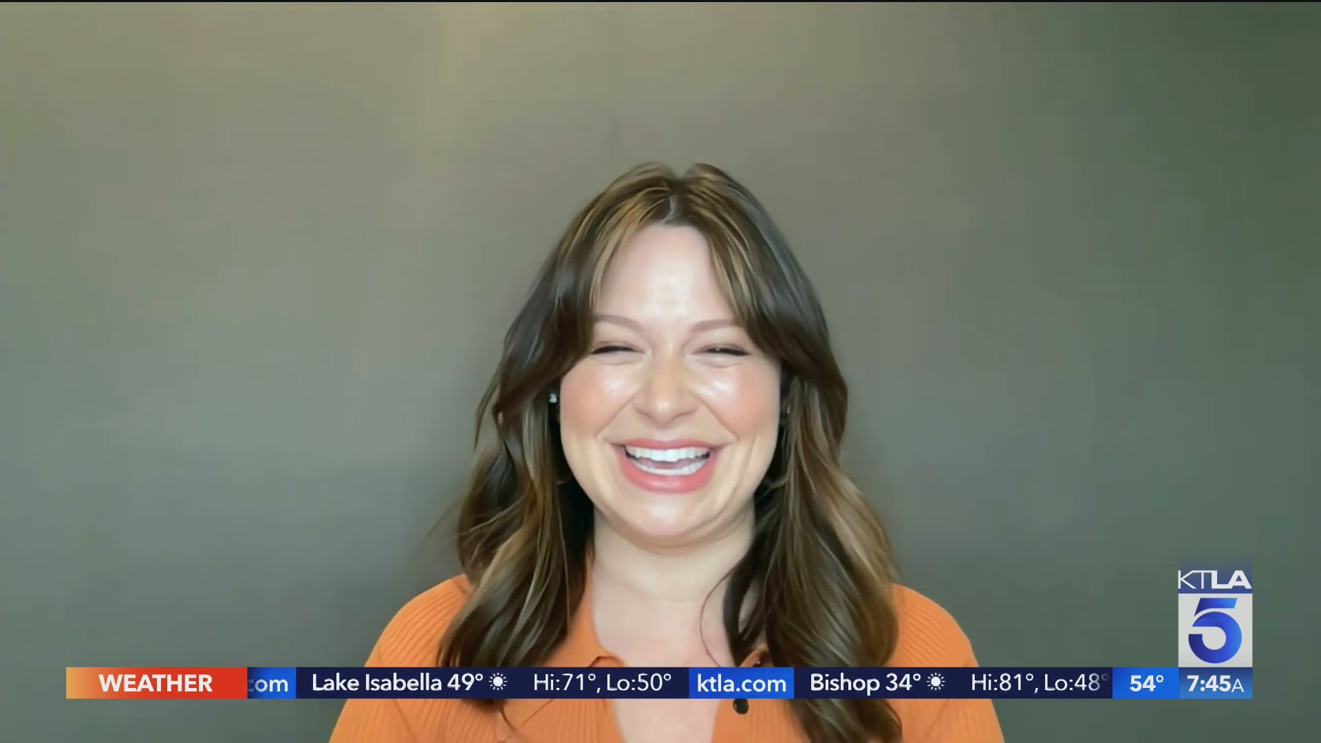 Katie Lowes talks ‘Inventing Anna’ and ‘How We Roll’ – KTLA