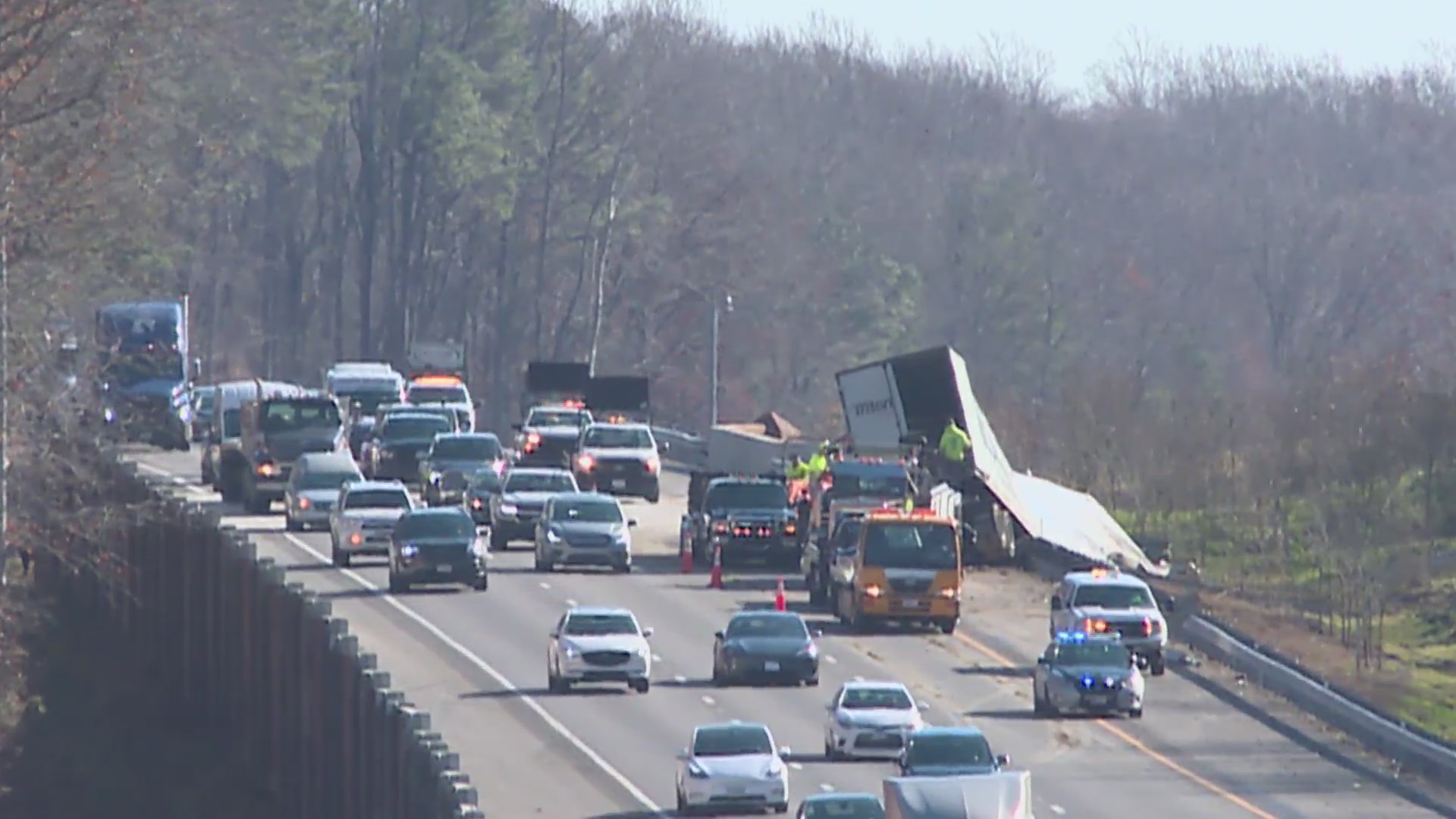 3 dead following I-64 crash involving tractor-trailer, bus in York ...