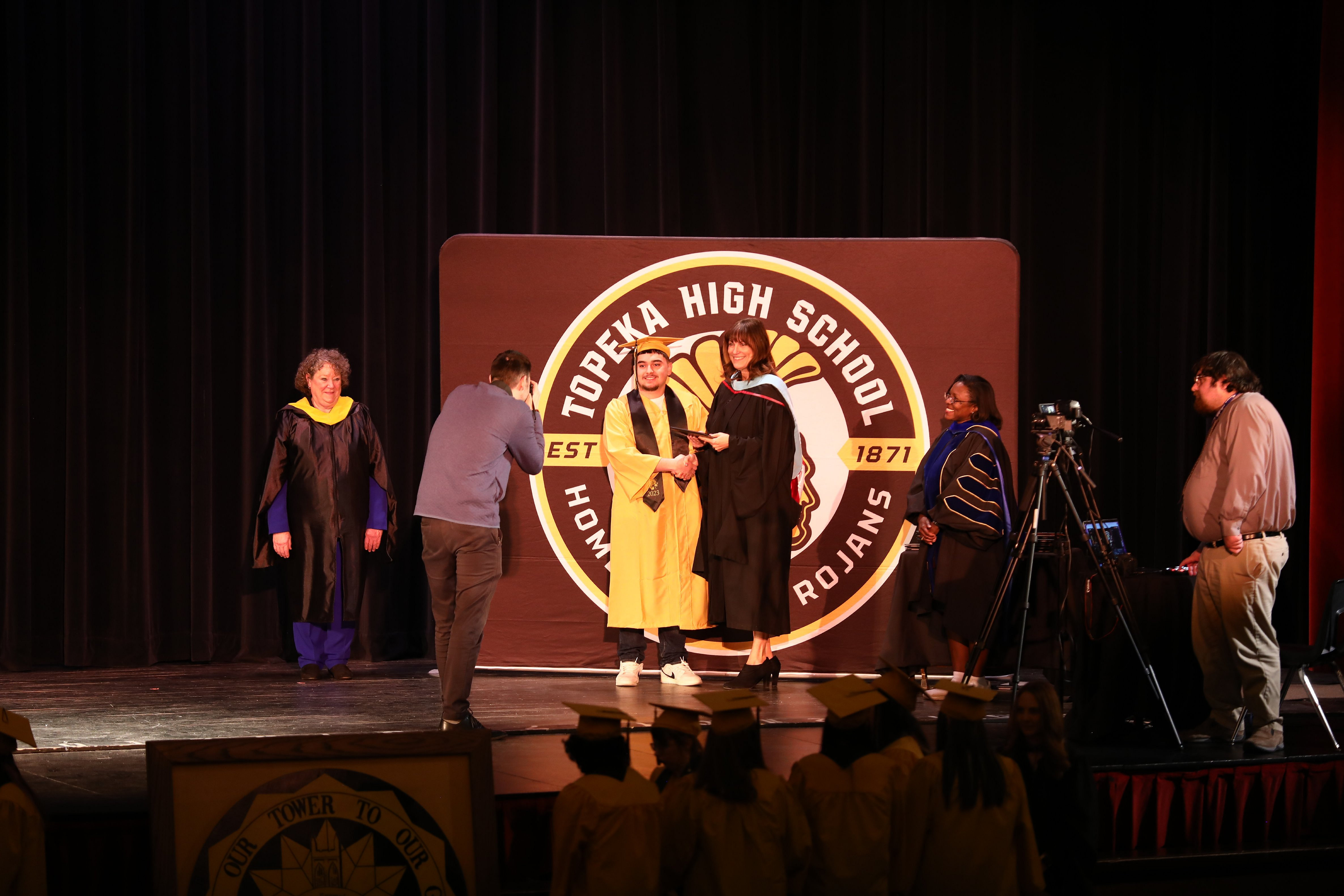 Topeka High Schools hold mid-year Commencement Ceremonies – KSNT 27 News