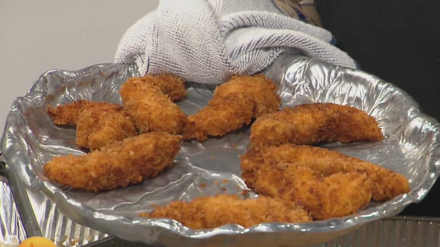 New Day Cleveland: David’s Chicken Tenders – Fox 8 Cleveland WJW