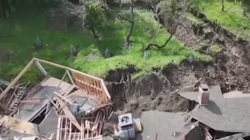 Video: Homes bulldozed by massive CA landslide – PIX11