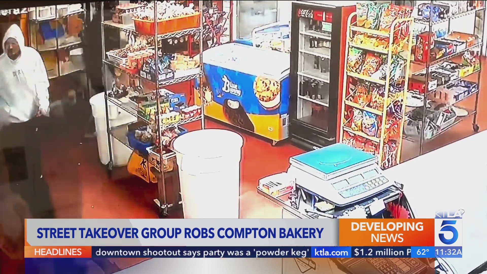 Street takeover mob raids Compton bakery, smashes car into store – KTLA