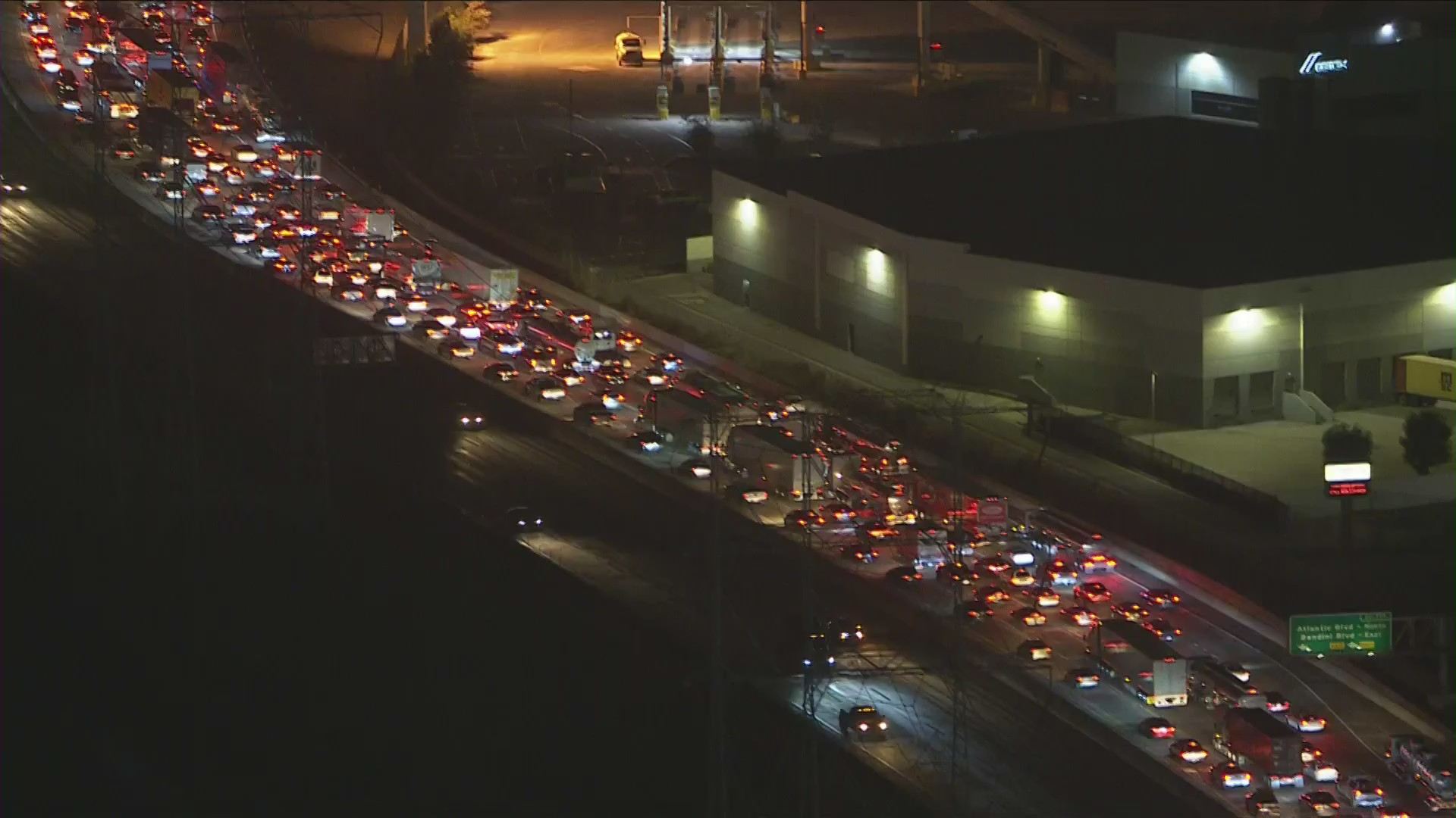 Crash, spill on 710 Freeway causes traffic backups – KTLA