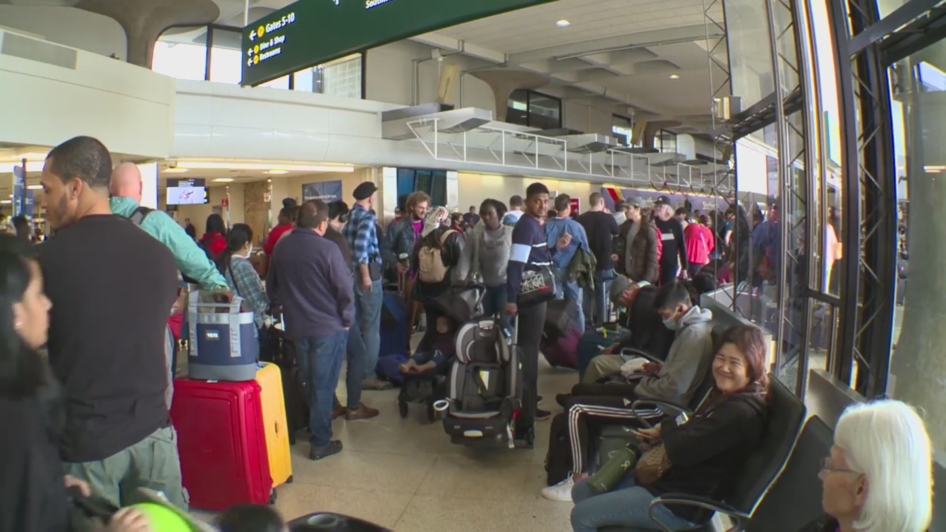 Southwest Cancelations: Travelers remain stranded at Chicago’s Midway ...