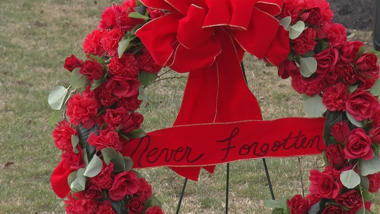 ‘How do you give up now?’ Flight 3407 families gather to remember their ...