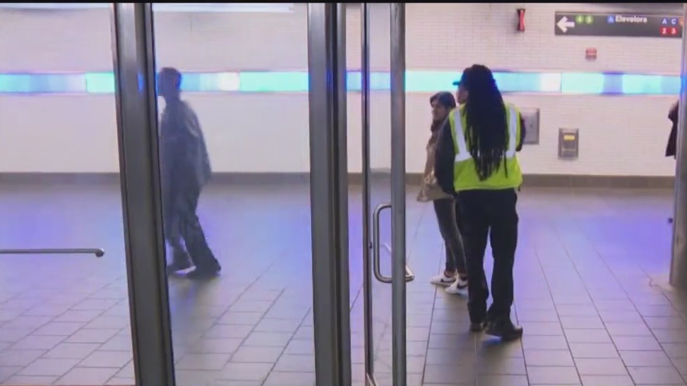 MTA station agents leave booths to better help riders – PIX11