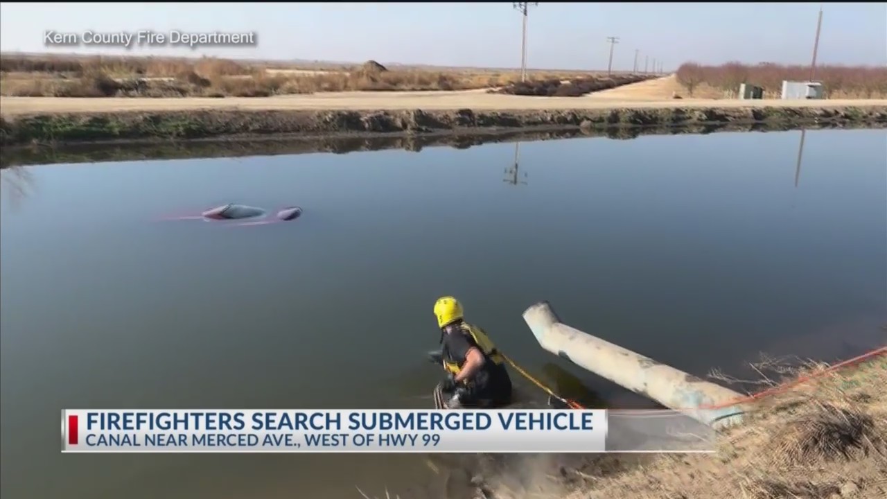 Firefighters, tow truck pull vacant vehicle out of canal: KCFD – KGET 17