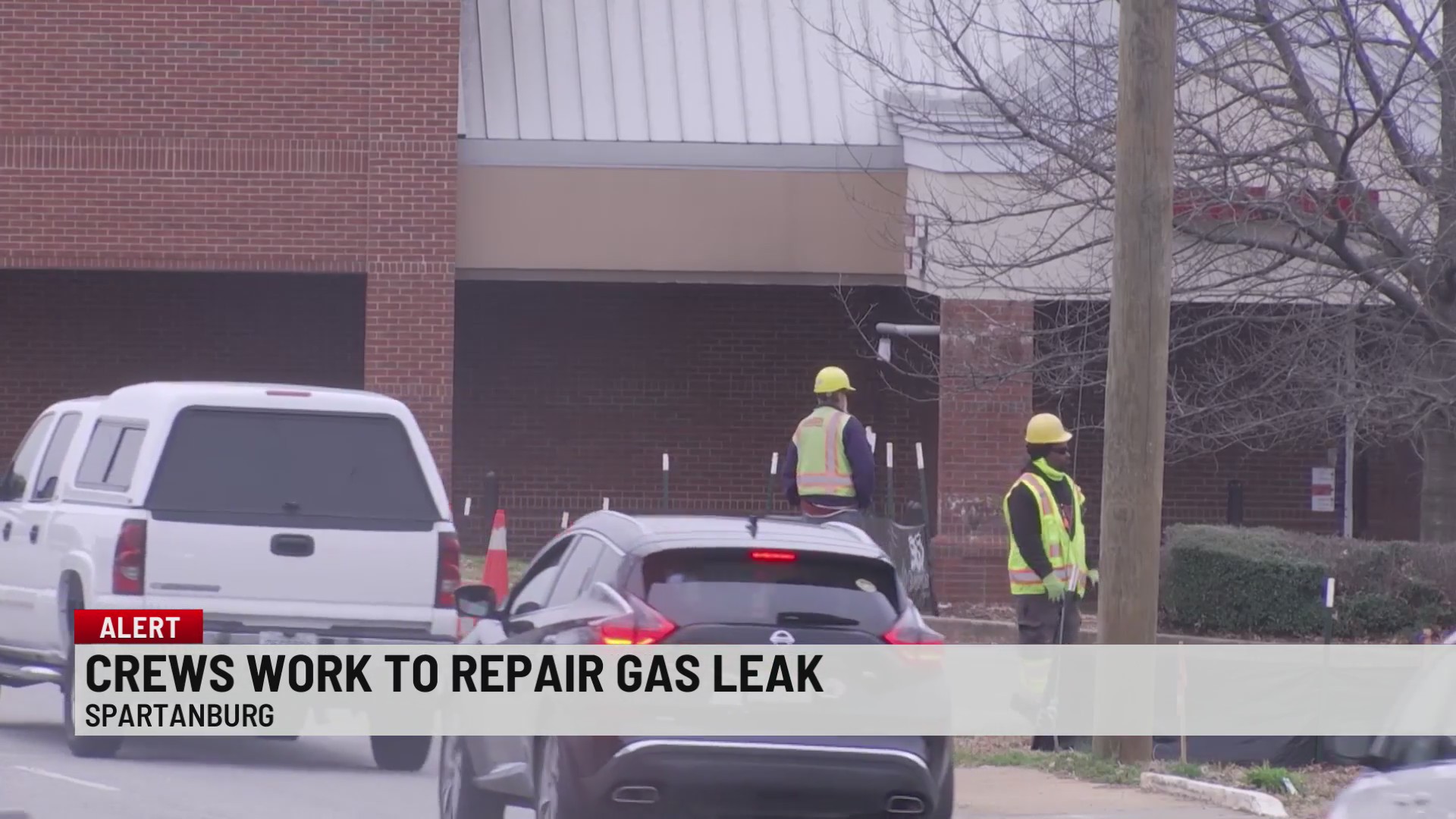 Roadway blocked after natural gas line hit in Spartanburg Co. – WSPA 7NEWS