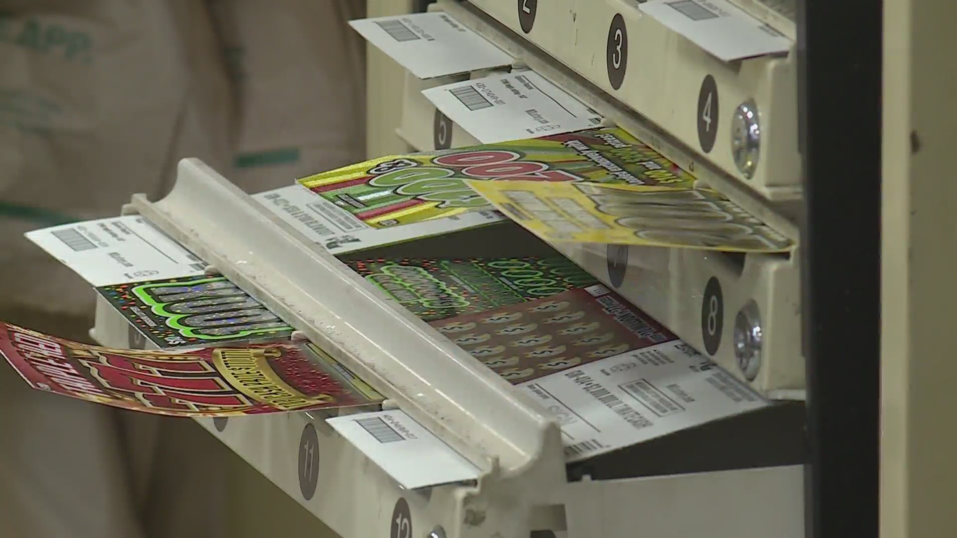 Powerball players dream big as jackpot reaches $800M – FOX 2