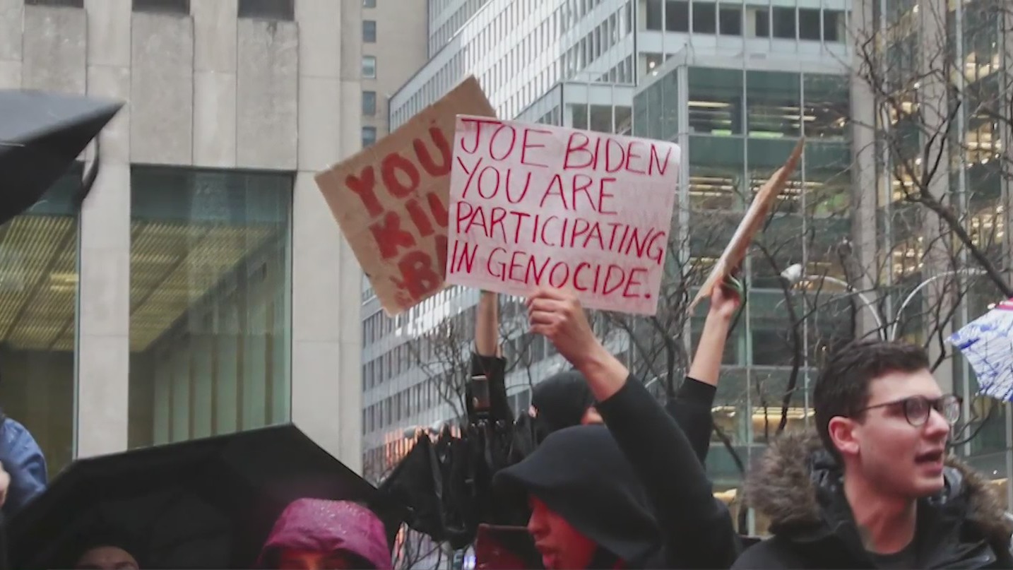 Pro-Palestinian protesters disrupt Easter vigil in NYC | NewsNation Now ...