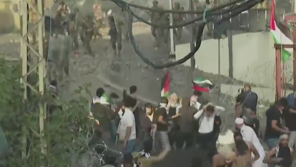 U.S. Embassy in Lebanon set on fire by demonstrators | Morning in ...