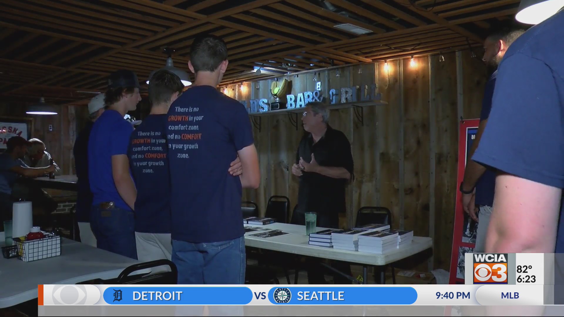 Cissna Park basketball meet former Chicago Bulls’ Jay Shidler at book ...