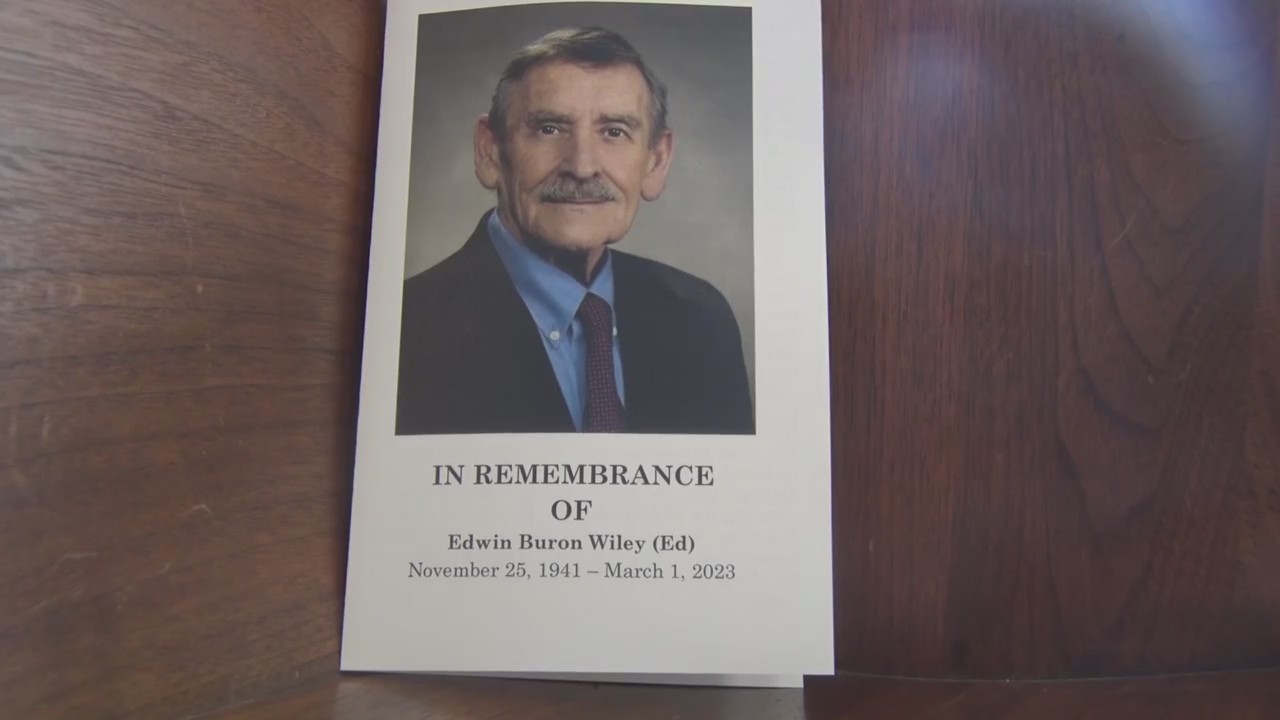 Plaque Dedication for Long-Term Mercer County Judge – WVNS