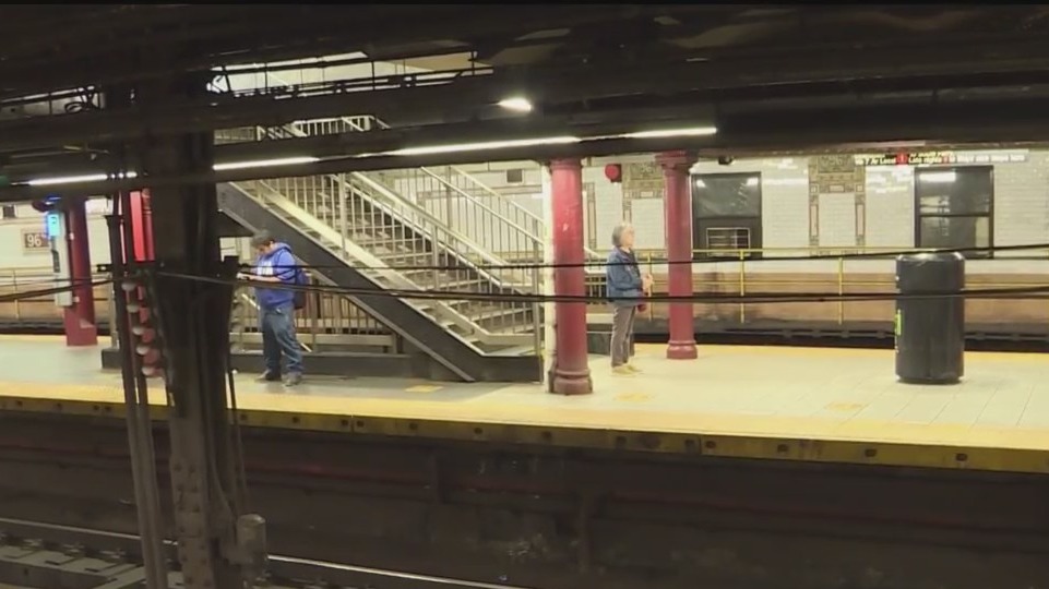 MTA supervisor randomly attacked on subway platform – PIX11