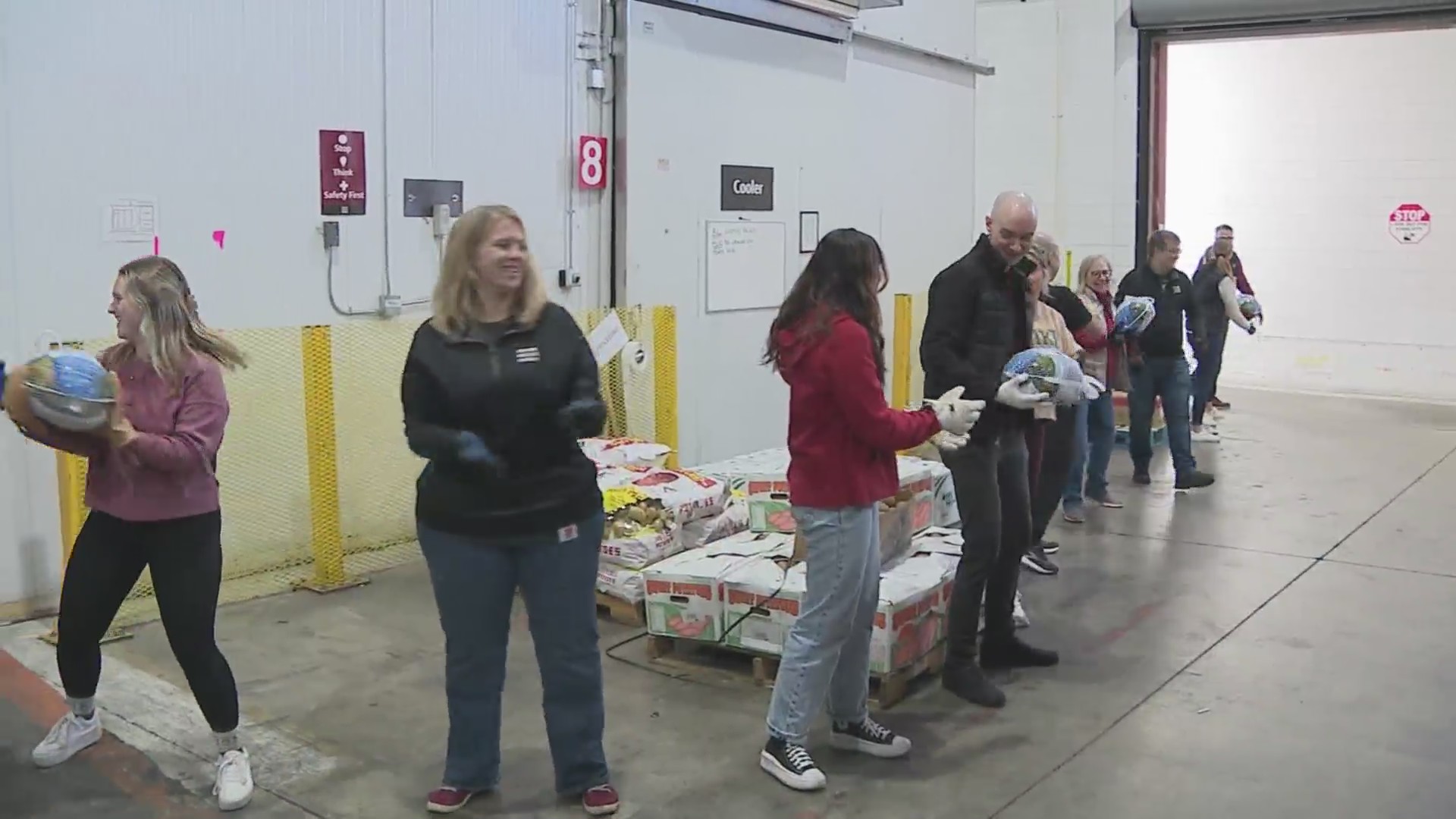 Safeway donates turkeys to Denver Rescue Mission – FOX31 Denver