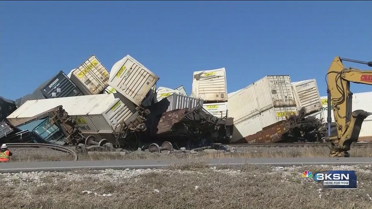 Train derails in Barber County – KSN-TV