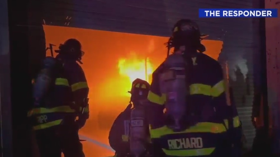 DOT warehouse fire in Queens injures 5 firefighters – PIX11