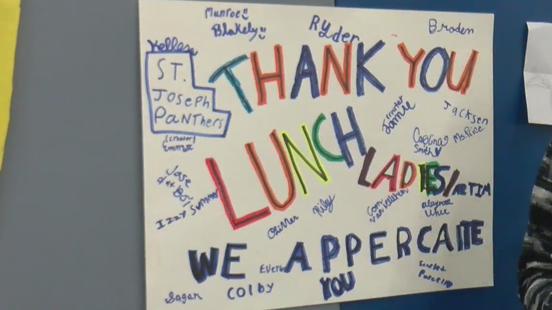 St. Joseph Kindness Crew gives back to lunchroom staff – WCIA.com