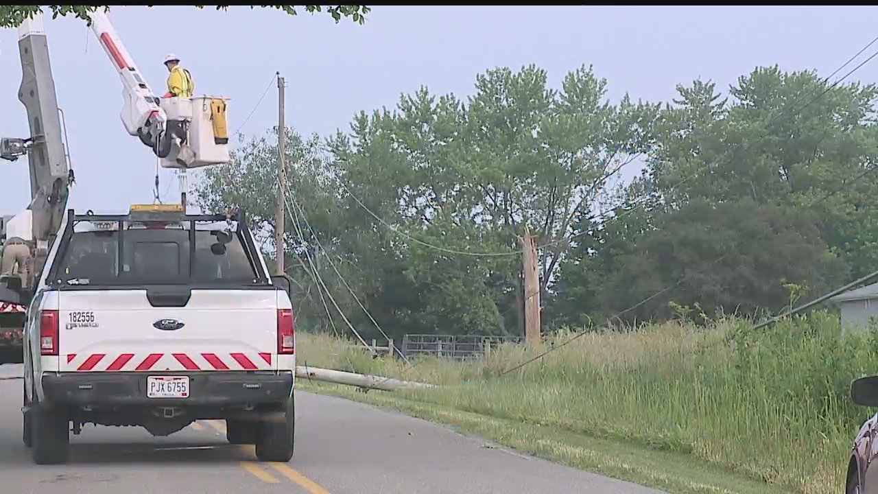 Tractor-trailer pulls down power lines, causes outages – WKBN.com