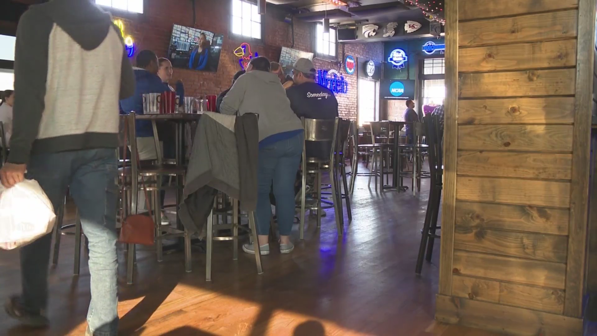KU fans in KC gather to cheer on Jayhawks in first round of NCAA ...
