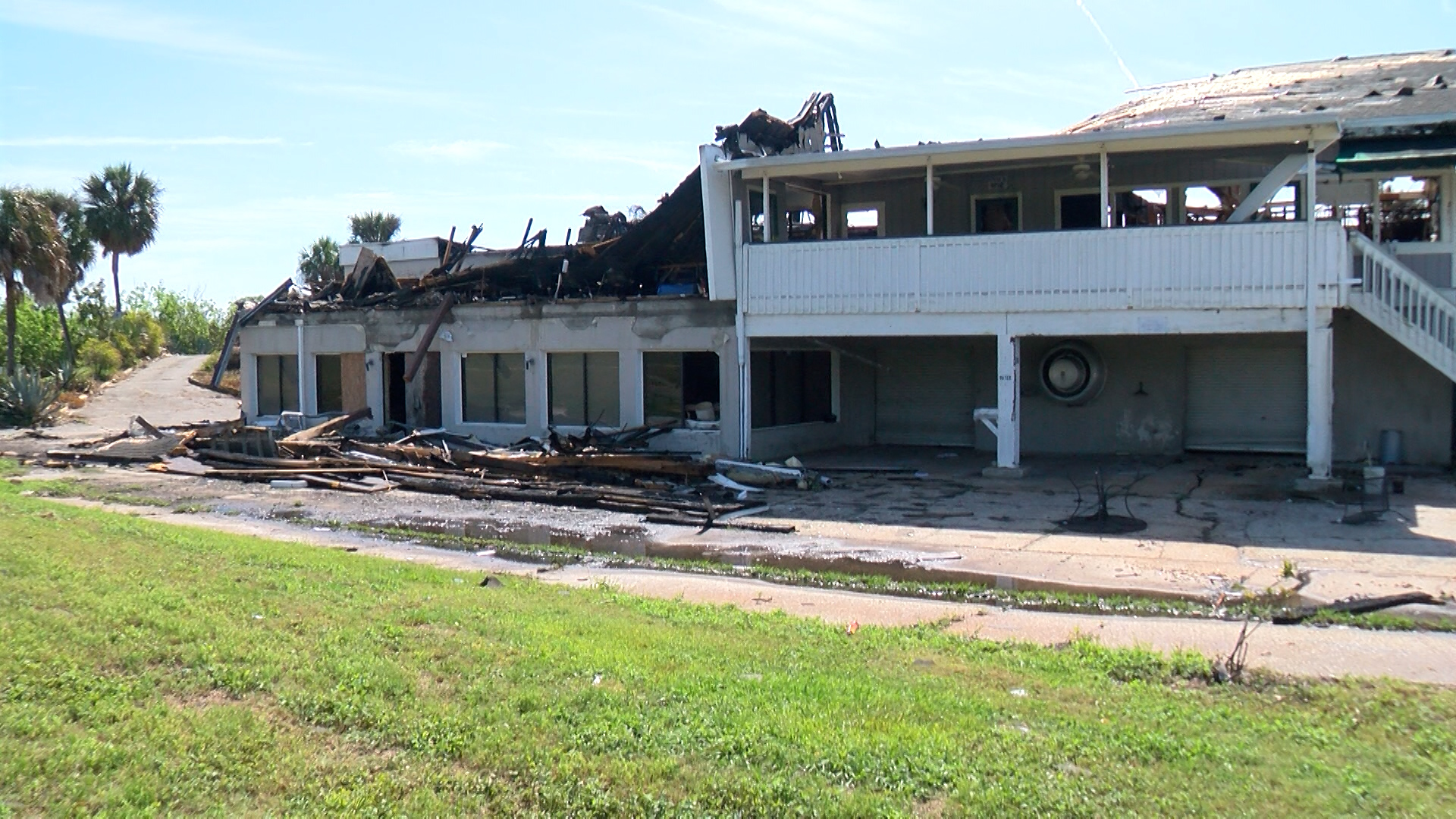 Fire at Wedgewood Golf Course clubhouse considered suspicious – WFLA