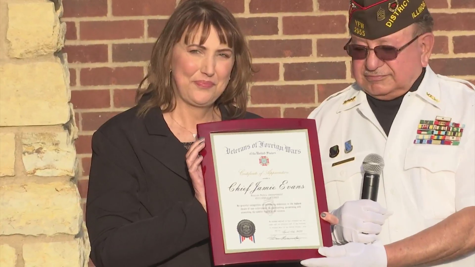 Roscoe holds retirement ceremony for police chief, renames headquarters ...