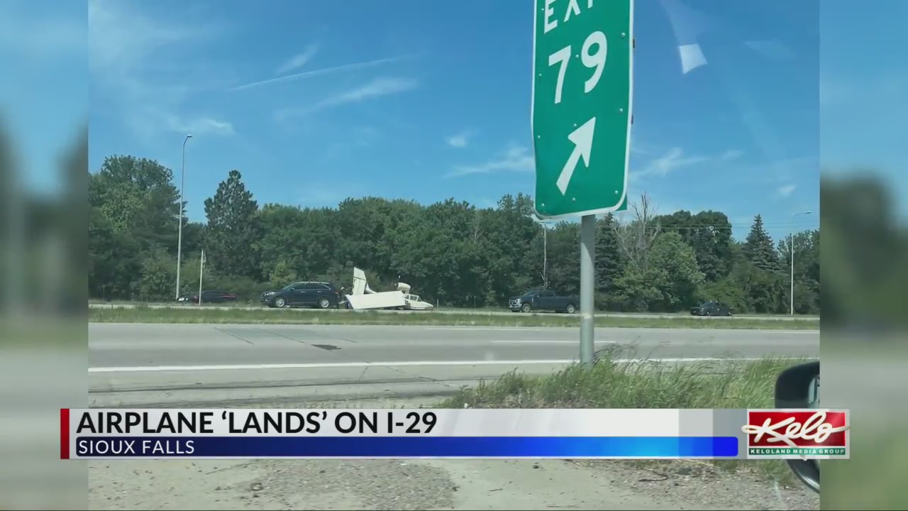 Airplane ‘lands’ on I-29 – KELOLAND.com