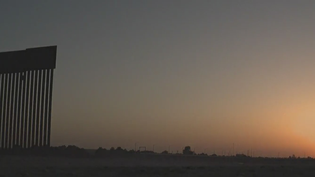 Massive migrant surge at border | Rush Hour – NewsNation