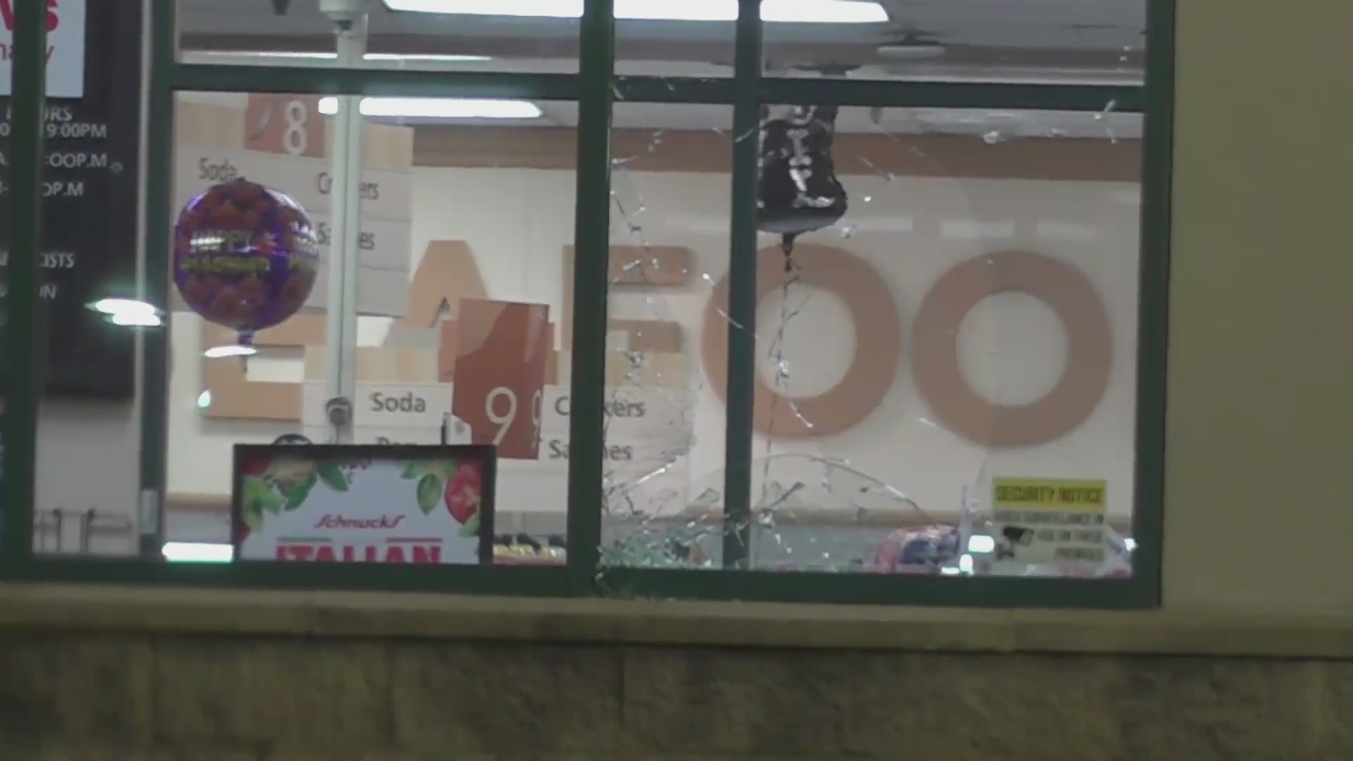 Window smashing at Schnucks in south St. Louis City – FOX 2