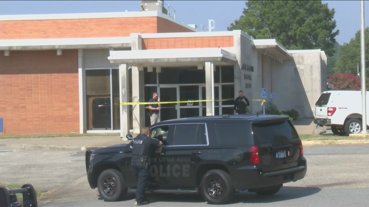 North Little Rock police end standoff with armed suspect at post office ...