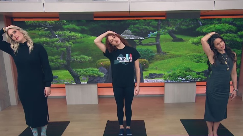 Holiday-inspired stretch routine for National Stretch Day – PIX11