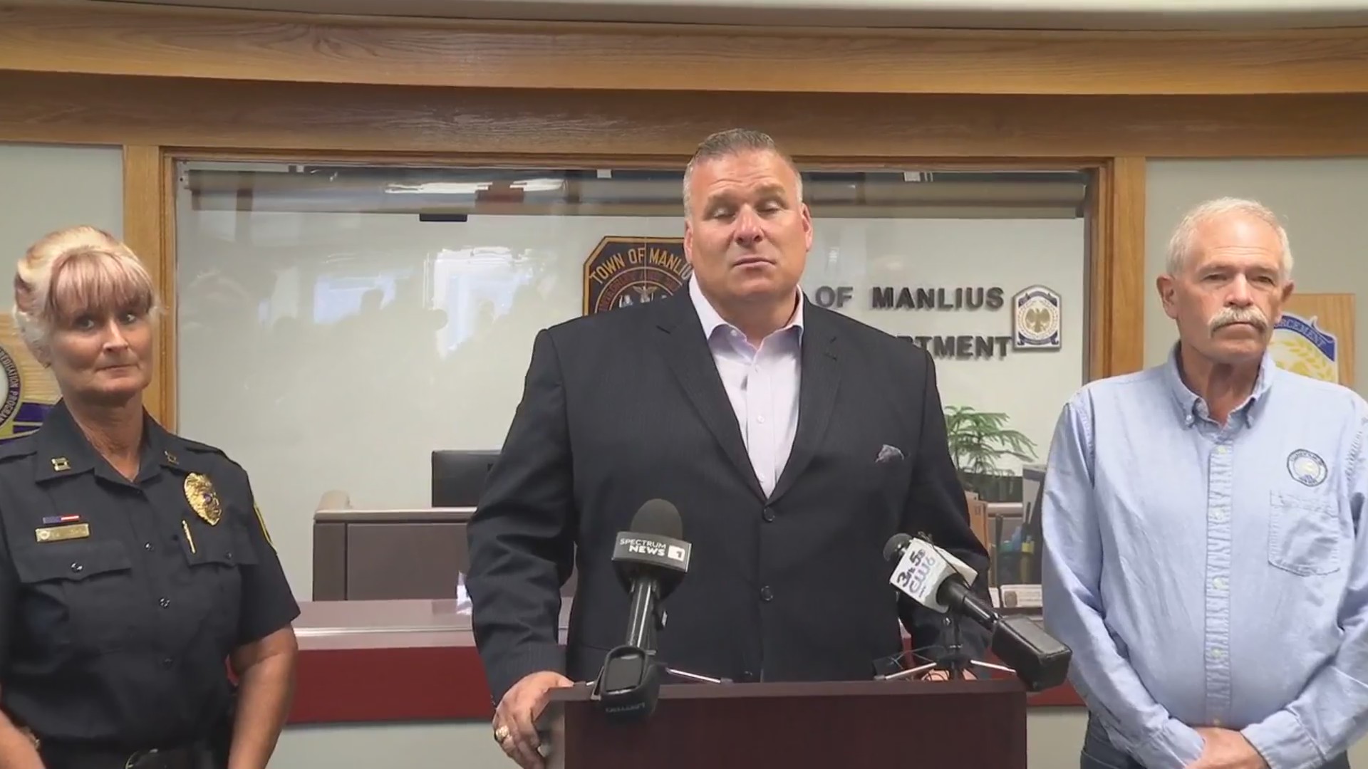 Village of Manlius Police press conference on killing of female swan – WSYR