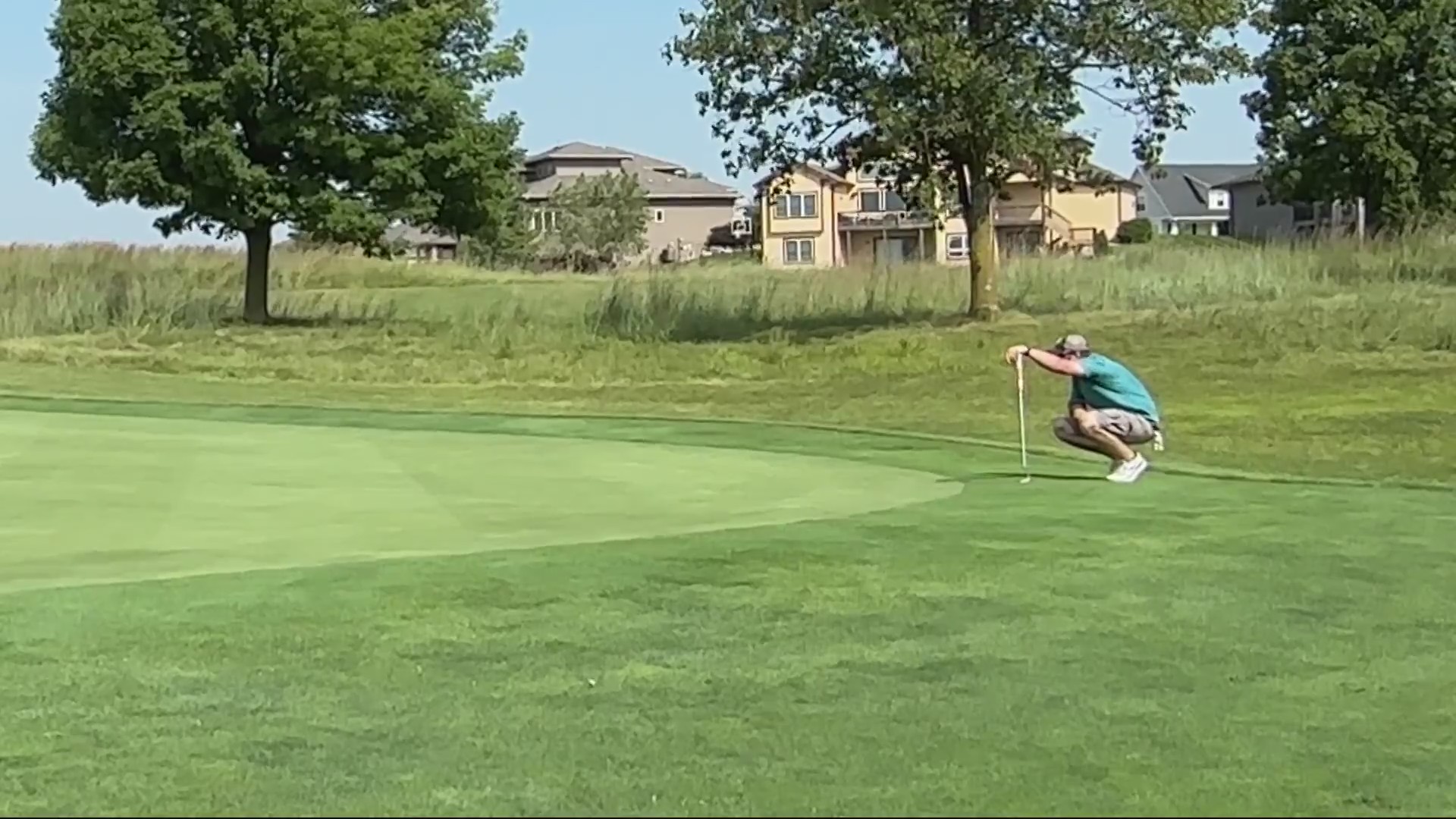 ‘Golf is an addiction.’ Sweltering heat doesn’t stop avid golfers ...