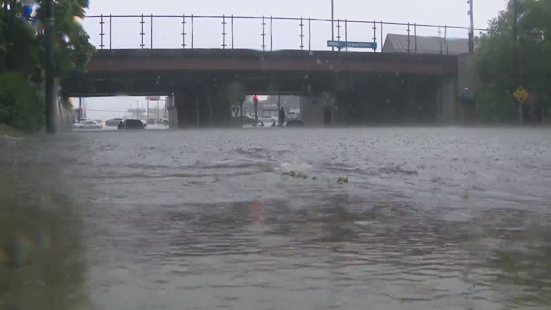 More calls for help after devastating flooding on Chicago’s West Side ...