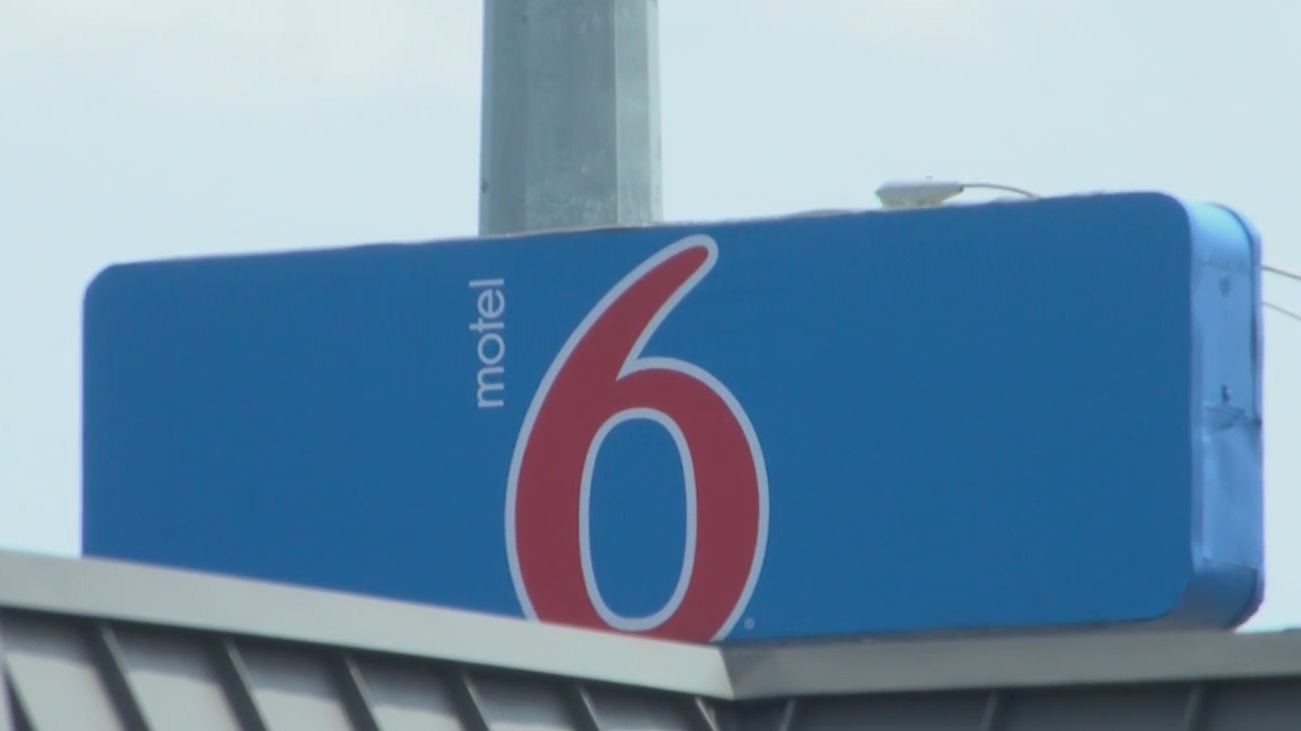 Rally held outside Gates Motel 6, Monroe County responds – RochesterFirst